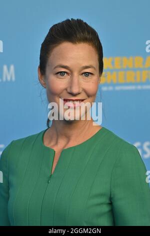 Johanna WOKALEK (actress), single image, cut single motif, half figure ...