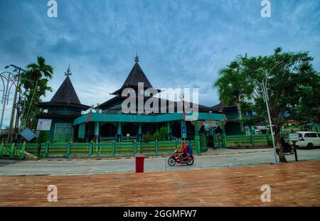 Masjid Sultan Suriansyah is the oldest mosque in South Kalimantan ...