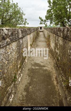 Upper part of the aqueduct. Channel to transport water Stock Photo - Alamy