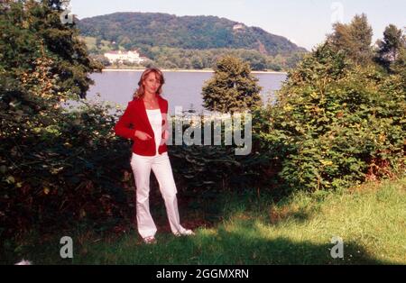 Susanne Birkenstock, deutsche Unternehmerin, im Garten ihres Hauses in ...