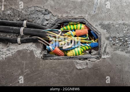 Home wiring junction box, with twist-on connector of wire nut type ...