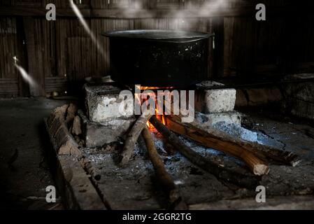 Large cooking pot inside the kitchen at the Golden Temple, Amritsar ...