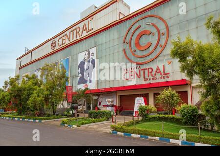 Exterior of a modern Indian shopping mall and shopping centre Stock ...