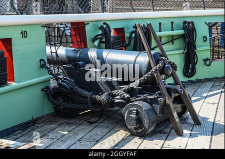 This is the ships rigging of the 1817 Victorian era tall-ship of the ...