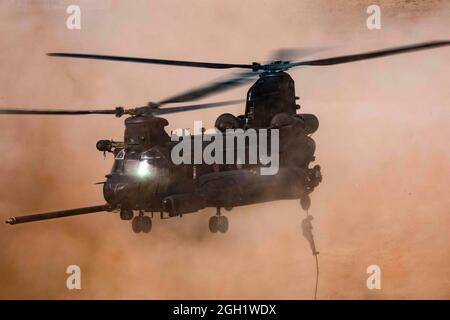 Soldiers assigned to the 160th SOAR and 19th Special Forces Group land ...