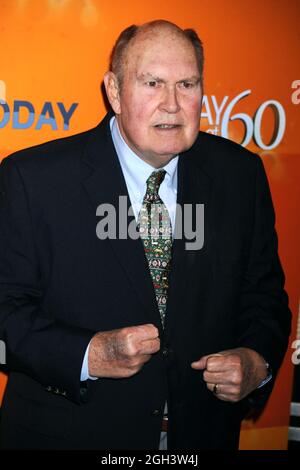 **FILE PHOTO** Willard Scott Has Passed Away Stock Photo - Alamy
