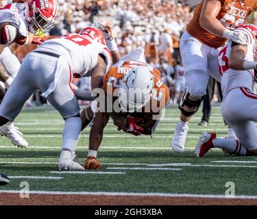 September 04. RB Roschon Johnson #2 of the Texas Longhorns in action vs ...