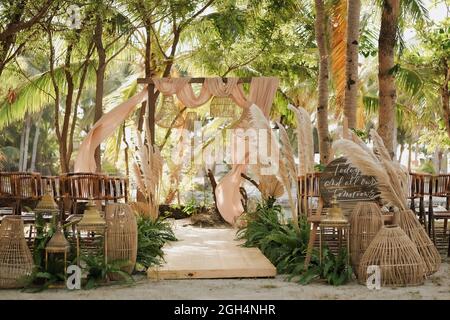 wedding reception, rustic setup Stock Photo - Alamy
