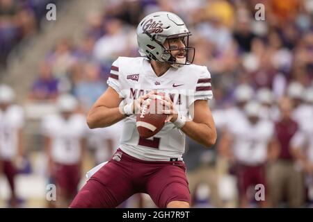 Montana Grizzlies quarterback Camron Humphrey (2) on field during the ...