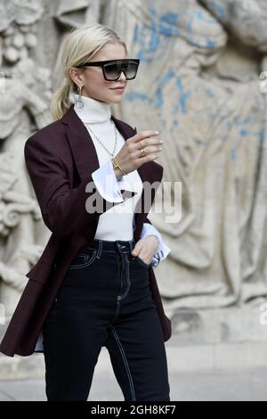 Caroline Daur street style outfit before Fendi Fashion Show at Milan ...