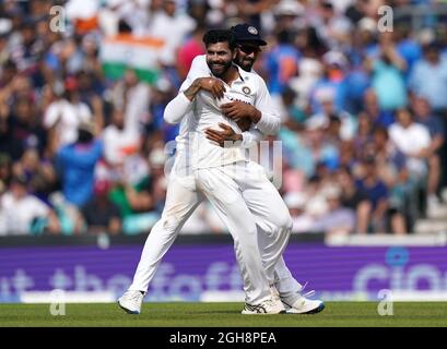 India's Ravindra Jadeja, front, celebrates with teammate Mohammed Siraj ...
