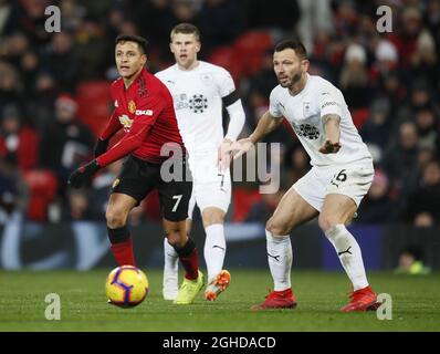 Ben Mee of Burnley gets in front of Romelu Lukaku of Manchester United ...