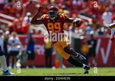 Linebacker Drake Jackson runs during Southern California's football Pro ...