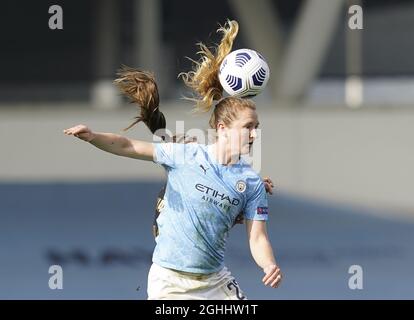 Sam Mewis of Manchester City gets to the ball first during the UEFA ...
