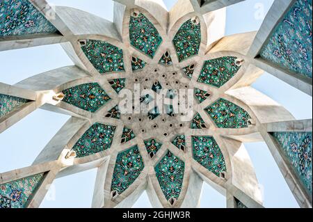 Mausoleum At Tomb Of Omar Khayyam Stock Photo - Alamy