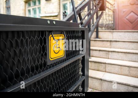 Accessible ramp entry sign Stock Photo - Alamy