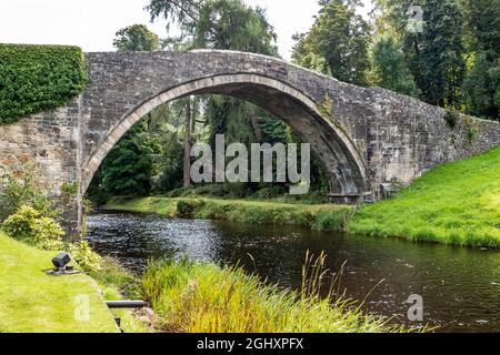 Auld Brig , Ayr, Ayrshire, Scotland. One of the oldest bridges in ...