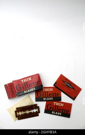 Vintage Razor and Razor blades Stock Photo - Alamy