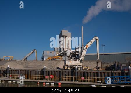 Brett Aggregate and Asphalt Plant at Whitstable Harbour. Whitstable ...