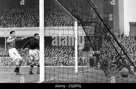 FA Cup Fifth round replay. Leeds United 1 v. Sunderland 1. Record ...