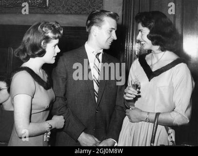 manchester United footballer Bobby Charlton signs an autograph for 8 ...