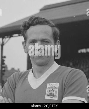 Birmingham City footballer Gordon Astall in action, 1958 Stock Photo ...