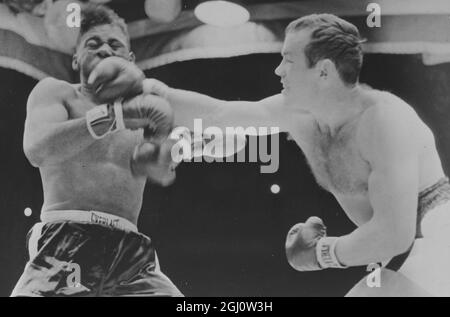 JOHANSSON I PATTERSON - BOXING FIGHT - 24 JUNE 1960 Stock Photo - Alamy