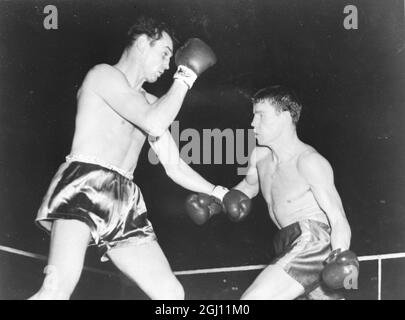 BOXERS PAUL PENDER AND TERRY DOWNES IN BOXING FIGH IN LONDON 12 JULY ...