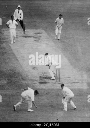 CRICKETER ALAN DAVIDSON IN ACTION IN AUSTRALIA ; 19 NOVEMBER 1962 Stock ...