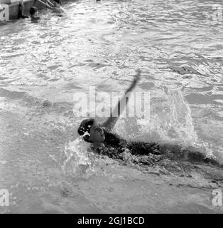 LINDA LUDGROVE SWIMMER IN ACTION IN SWIMMING CONTEST IN BLACKPOOL ...