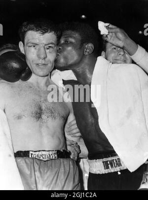 BOXING EMILE GRIFFITH V BRIAN CURVIS AT JACK SOLOMONS GYM IN LONDON ...