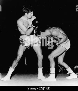 World Middleweight boxing champion Nino Benvenuti of Italy shakes hands ...