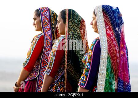 Ahir Women in traditional colorful cloth, Great Rann of Kutch Desert ...