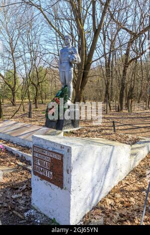 Ukraine, Pripyat, Chernobyl. Statue at a memorial to WWII soldiers ...
