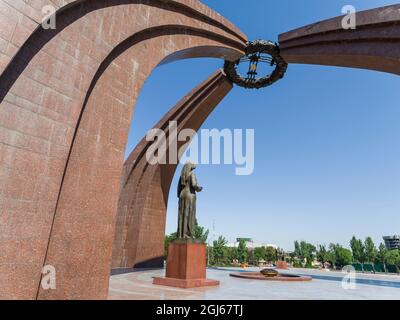 The victory square and the big memorial commemorating the great ...