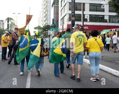 Brazilians in Support of Bolsonaro, take over Piccadilly in hopes of an ...