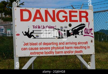 Danger of jet blast sign in St Maarten Stock Photo - Alamy