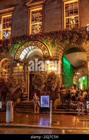 Merchants Arch bar and restaurant, Temple Bar, Dublin, Ireland Stock ...