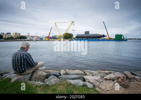 KARLSKRONA 20120903 : The last journey of the submarine HMS Neptune ...