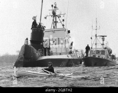 KARLSKRONA FILE 1981 The Soviet submarine U-137 ran aground in ...