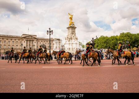 Queens guard at changing of the guard ceremonies at Buckingham Palace, London, England Stock ...