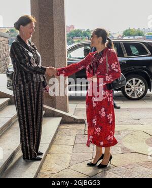 STOCKHOLM 2018-08-30 Crown Princess Victoria is welcomed by Mayor Eva ...