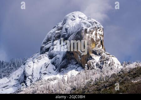 Moro Rock After A Winter Storm Sequoia National Park California Usa