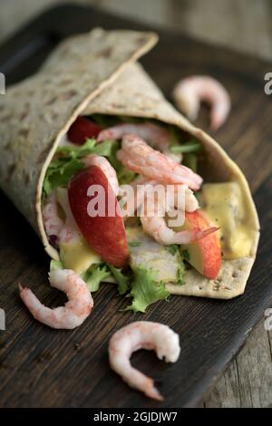 A wrap with shrimp, apple and curry sauce Photo: Janerik Henriksson ...