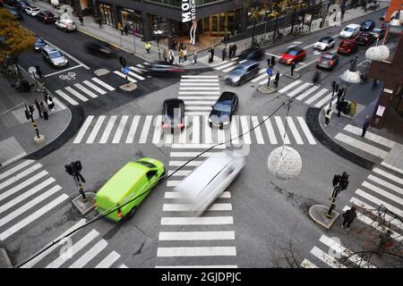 A diagonal pedestrian crossing at Master Samuelsgatan and ...