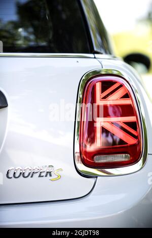 Mini Cooper SE Hatch. Car parked outside a house. Photo: Pontus Lundahl ...