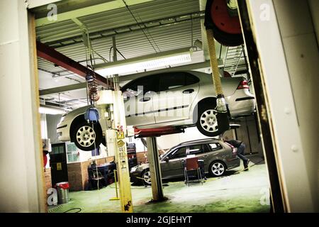 Production line of Saab cars at the SAAB factory in Trollhattan, Sweden ...