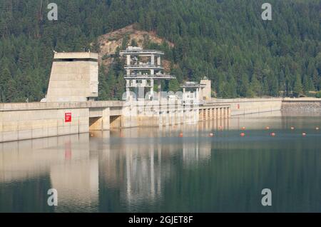 Lake Koocanusa, Libby Dam reservoir along Kootenai River, and Koocanusa ...