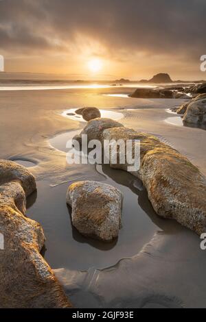 Ocean landscape at sunset on Alan Davis Beach, Pele's Chair, Hawaiian ...