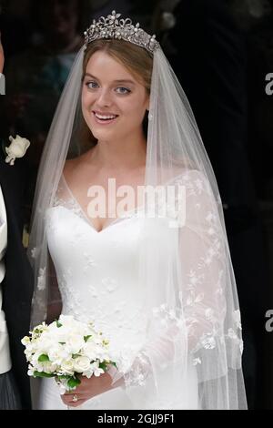 Flora Ogilvy, granddaughter of Princess Alexandra, with her husband ...